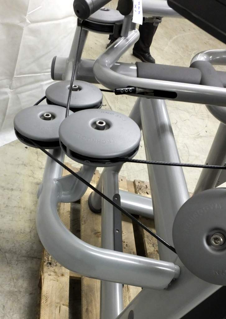 Technogym Selection Upper Back Seated Row Machine - Good overall ...
