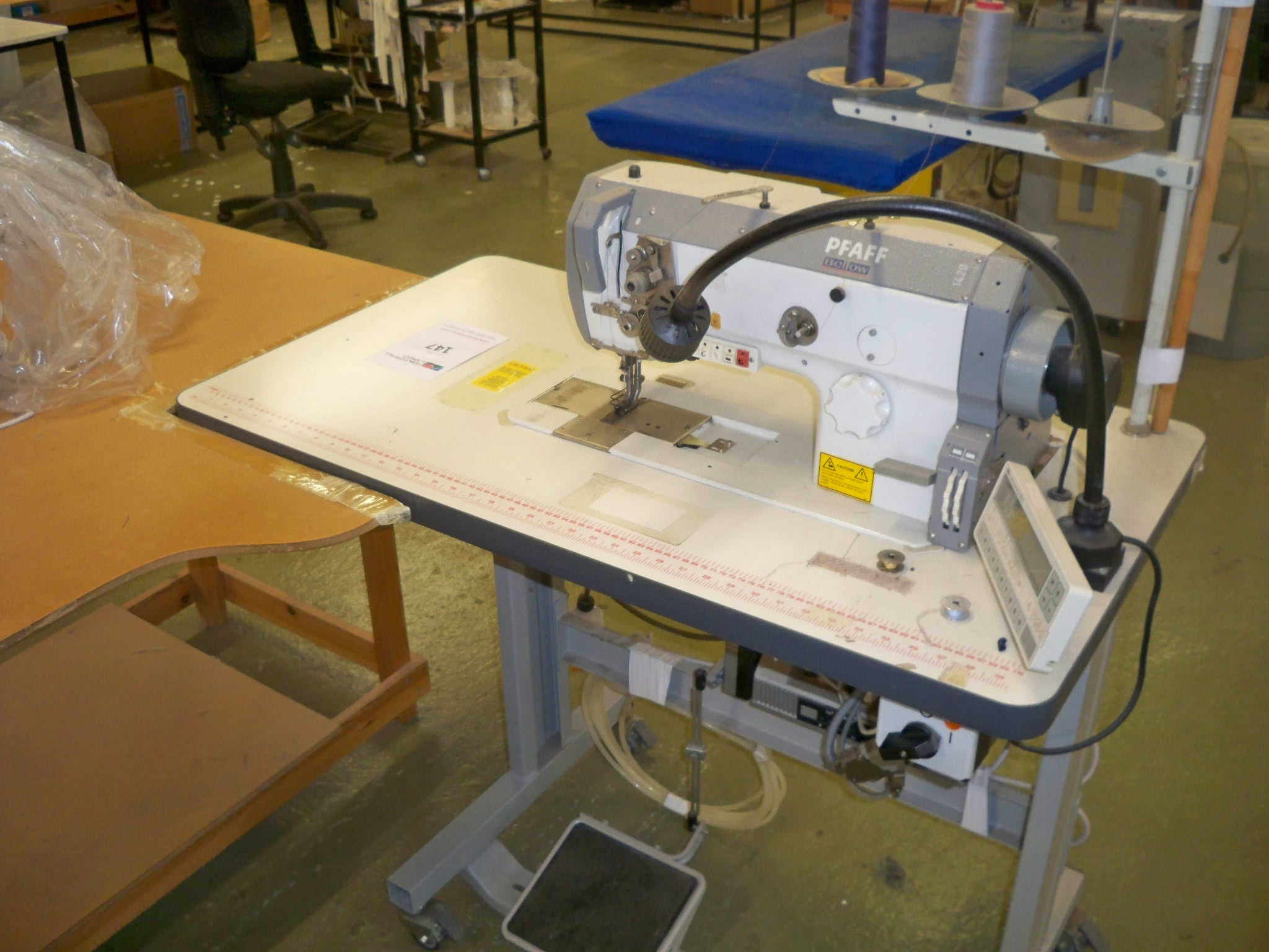 Pfaff 901 Sewing Machine with Efka Variocontrol 820, Efka Euramot ...