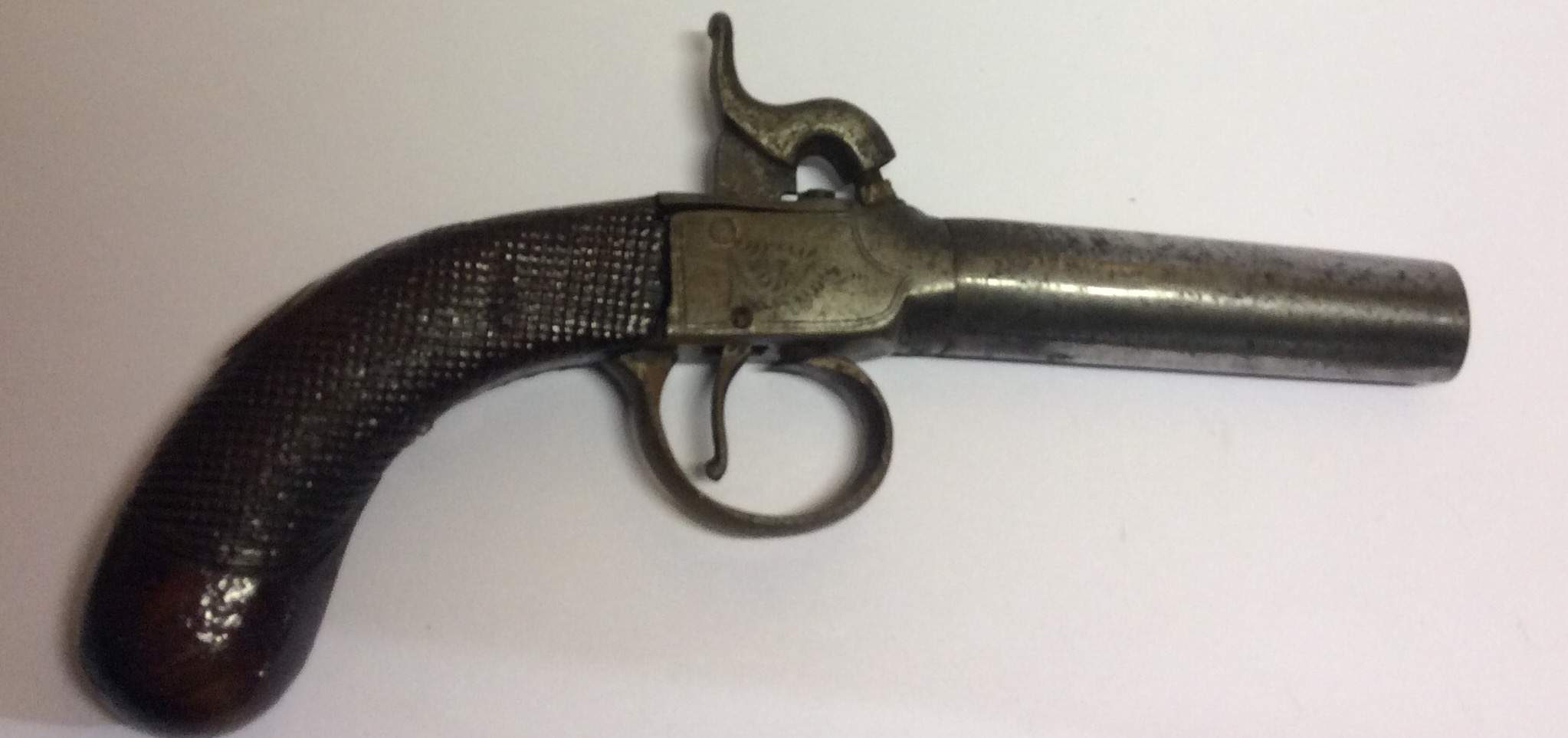 AN ENGRAVED FLINTLOCK POCKET PISTOL. Condition: re-lacquered grip and ...