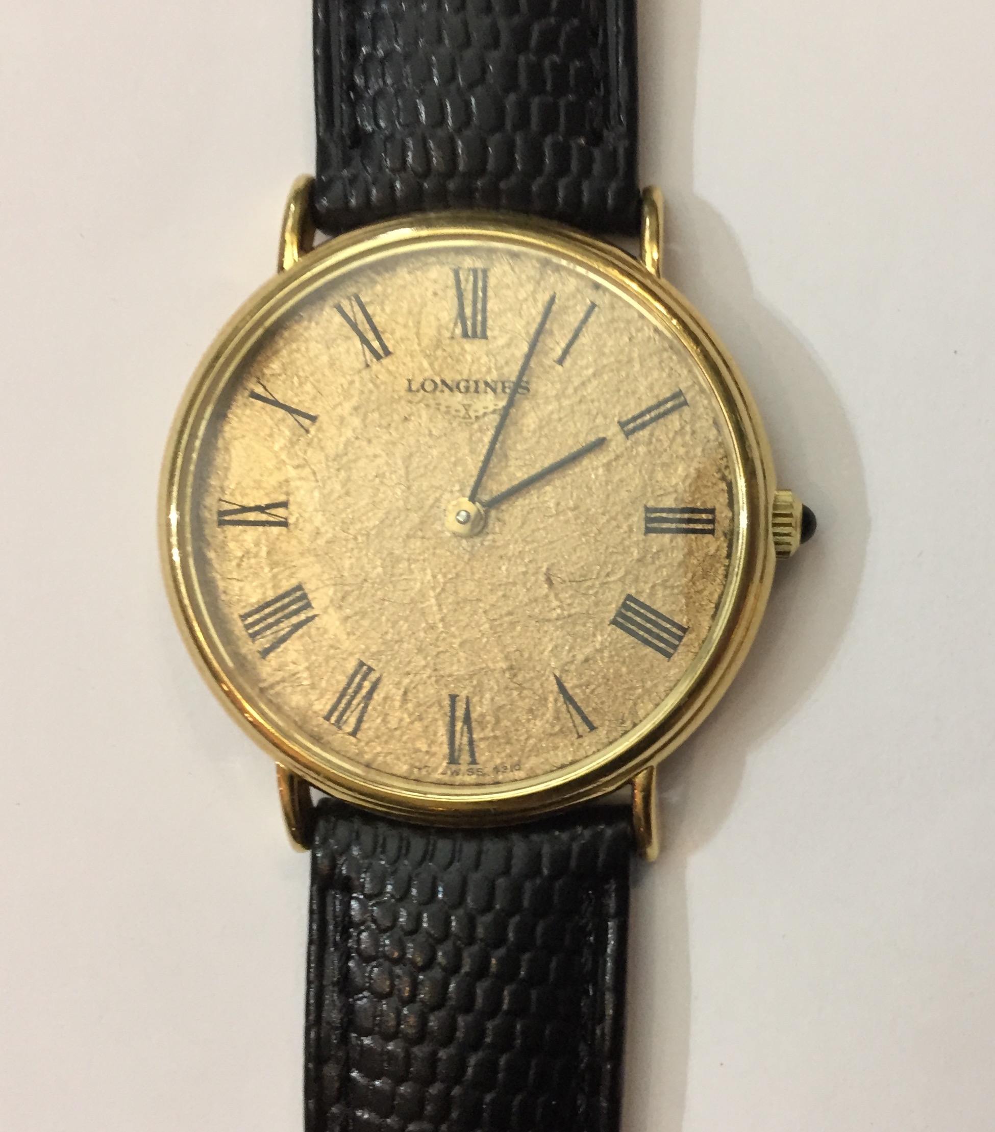 LONGINES, A GENT'S 18CT GOLD SLIM WATCH The yellow textured dial with ...