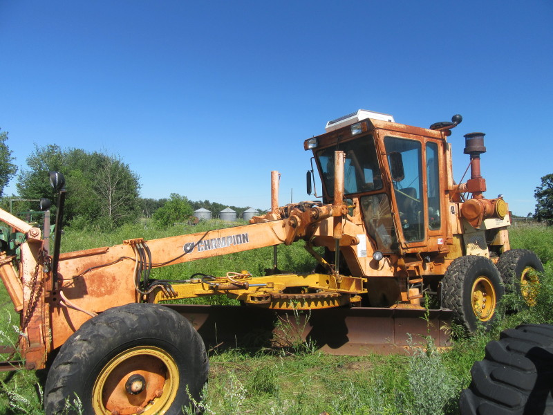 Champion 740 Grader w Snow Wing