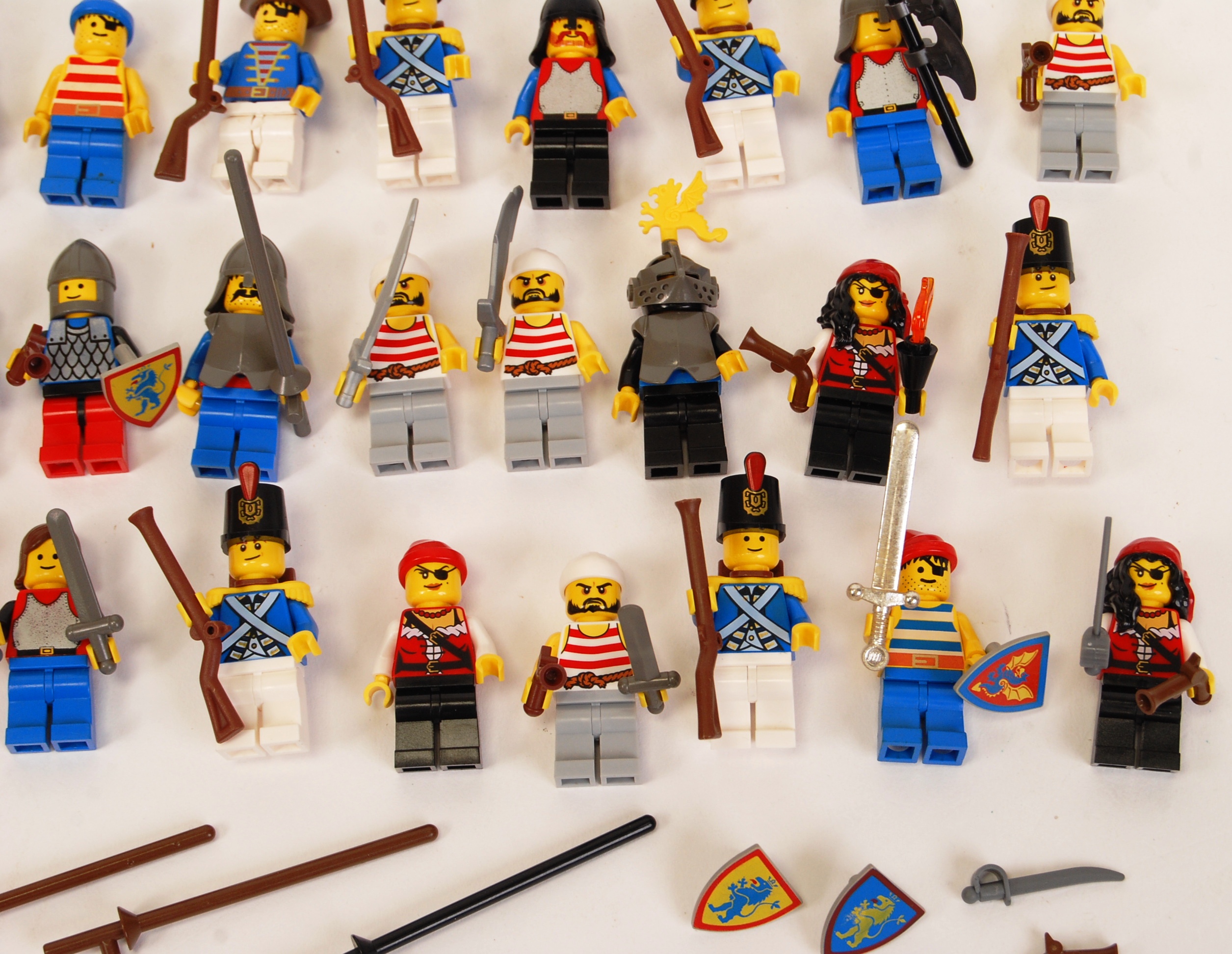 A collection of 24x original vintage 1980's / 1990's Lego minifigures ...
