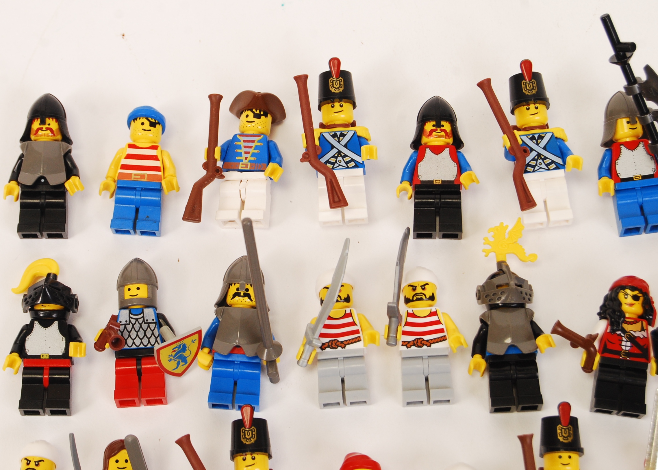 A collection of 24x original vintage 1980's / 1990's Lego minifigures ...