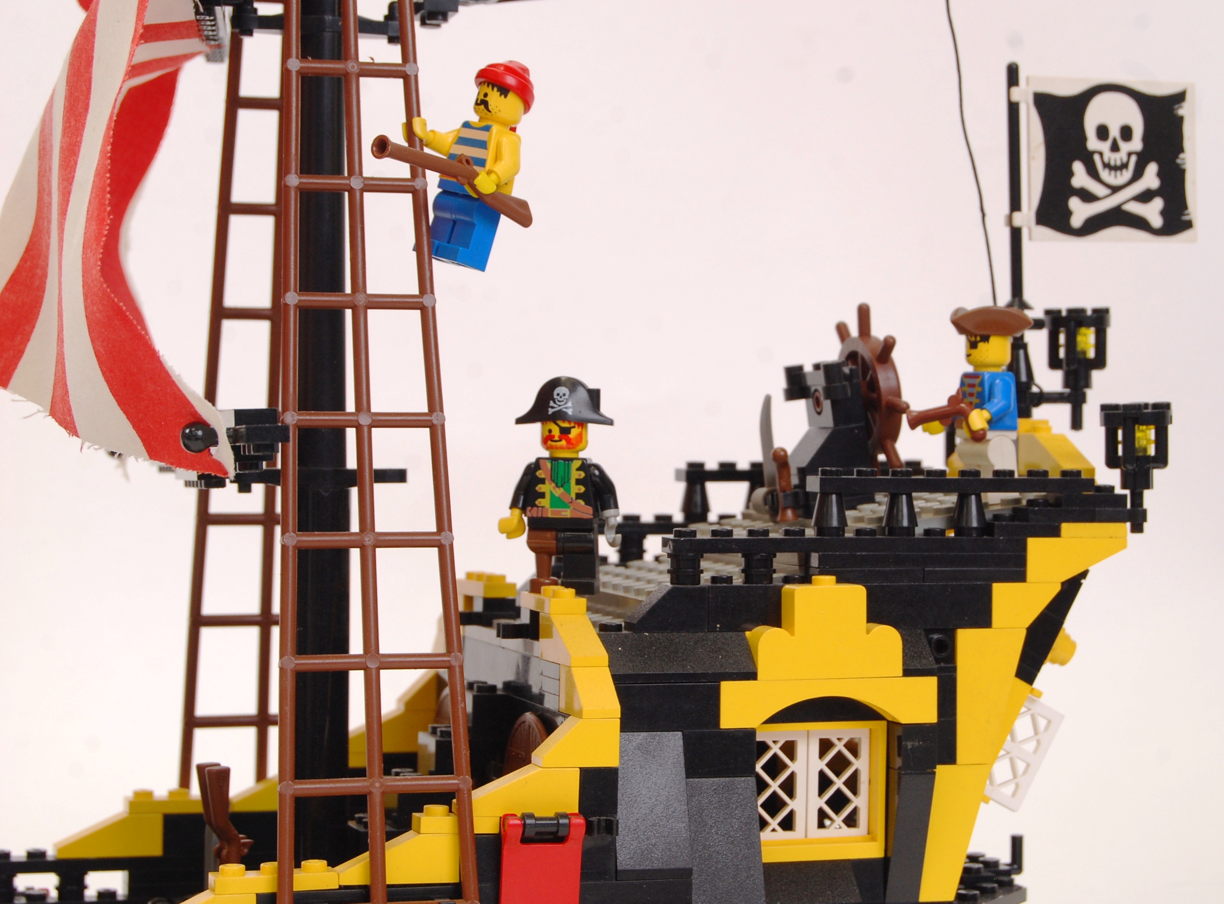A rare original vintage Lego Legoland Pirates set ' Black Seas ...