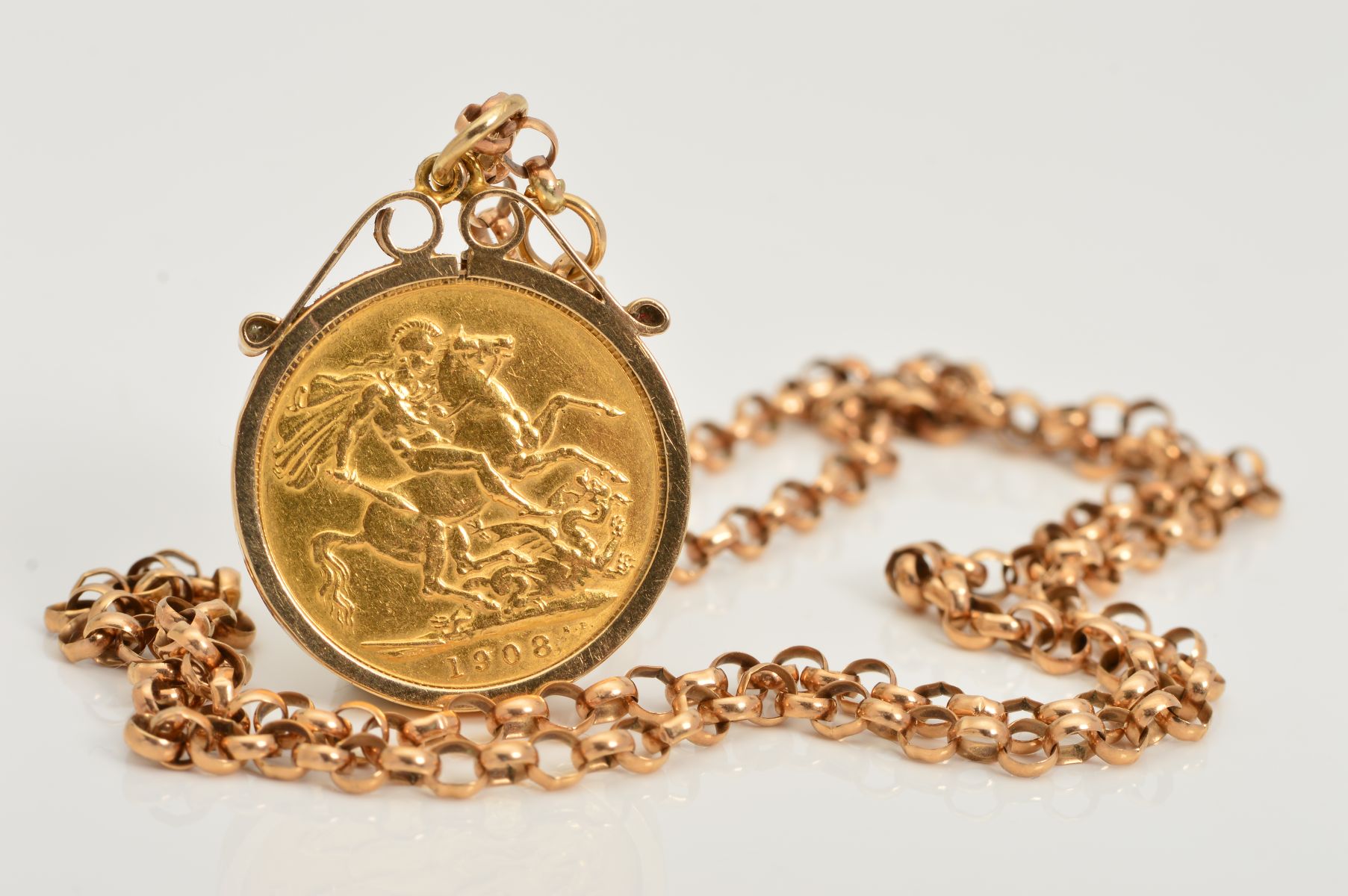A FULL SOVEREIGN PENDANT AND CHAIN, the Edward VII 1908 full sovereign ...