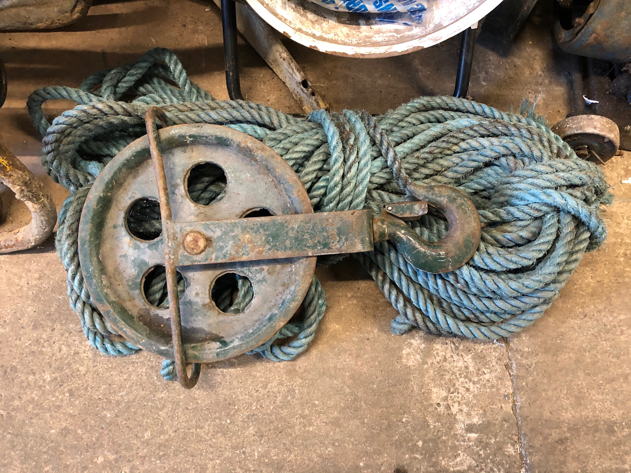 A SCAFFOLDING GIN WHEEL and rope