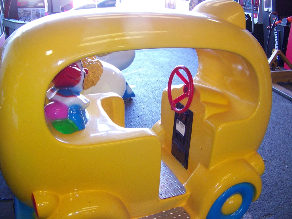 BOZO'S YELLOW SCHOOL BUS KIDDIE RIDE COIN OP