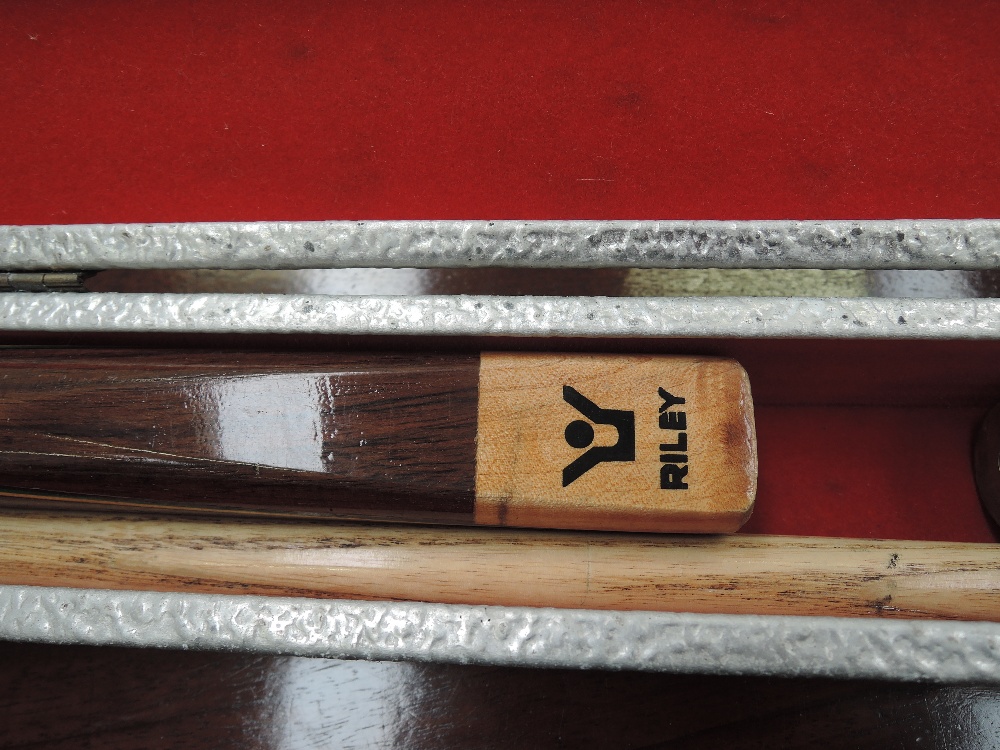 A collection of snooker/billiard cues including BCE Ray Reardon, Joe ...