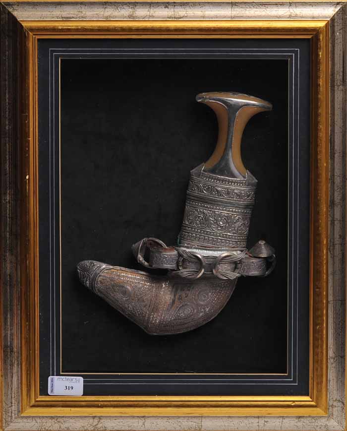 OMANI SILVER KHANJAR DAGGER the dagger approximately 27cm long, mounted ...