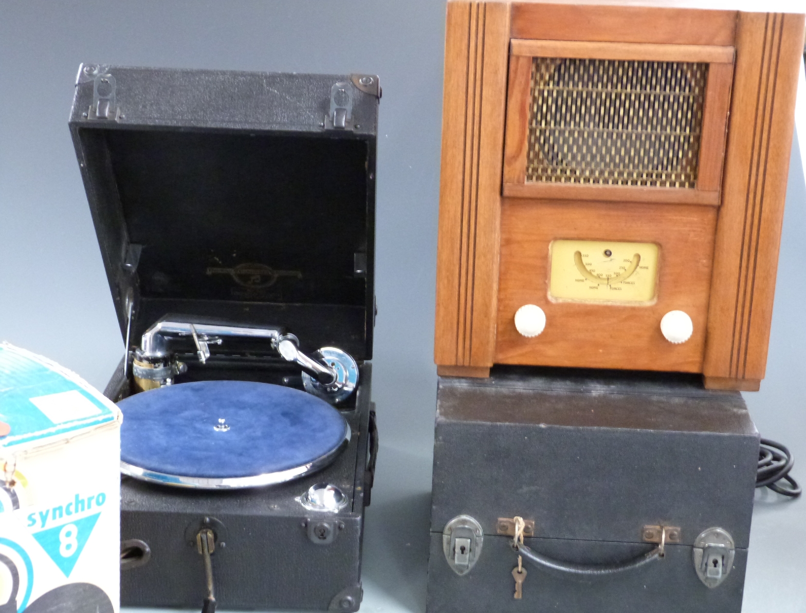 Columbia 'Viva Tonal Grafonola' vintage portable wind up record player ...