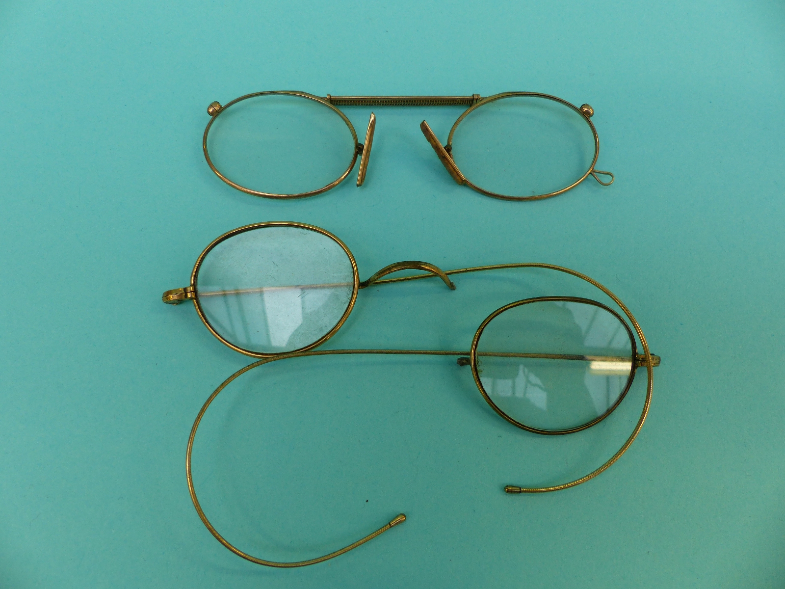 A collection of early spectacles/glasses including tortoiseshell ...
