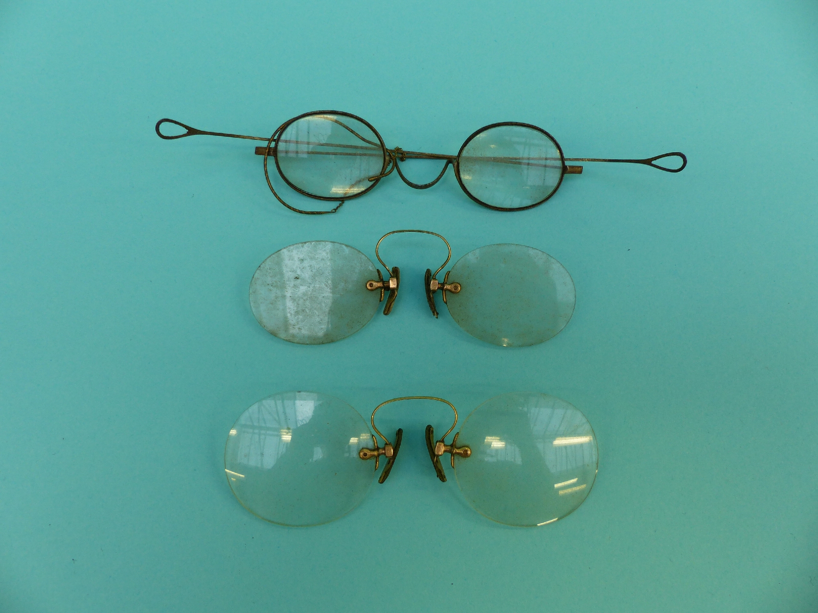 A collection of early spectacles/glasses including coloured lenses ...
