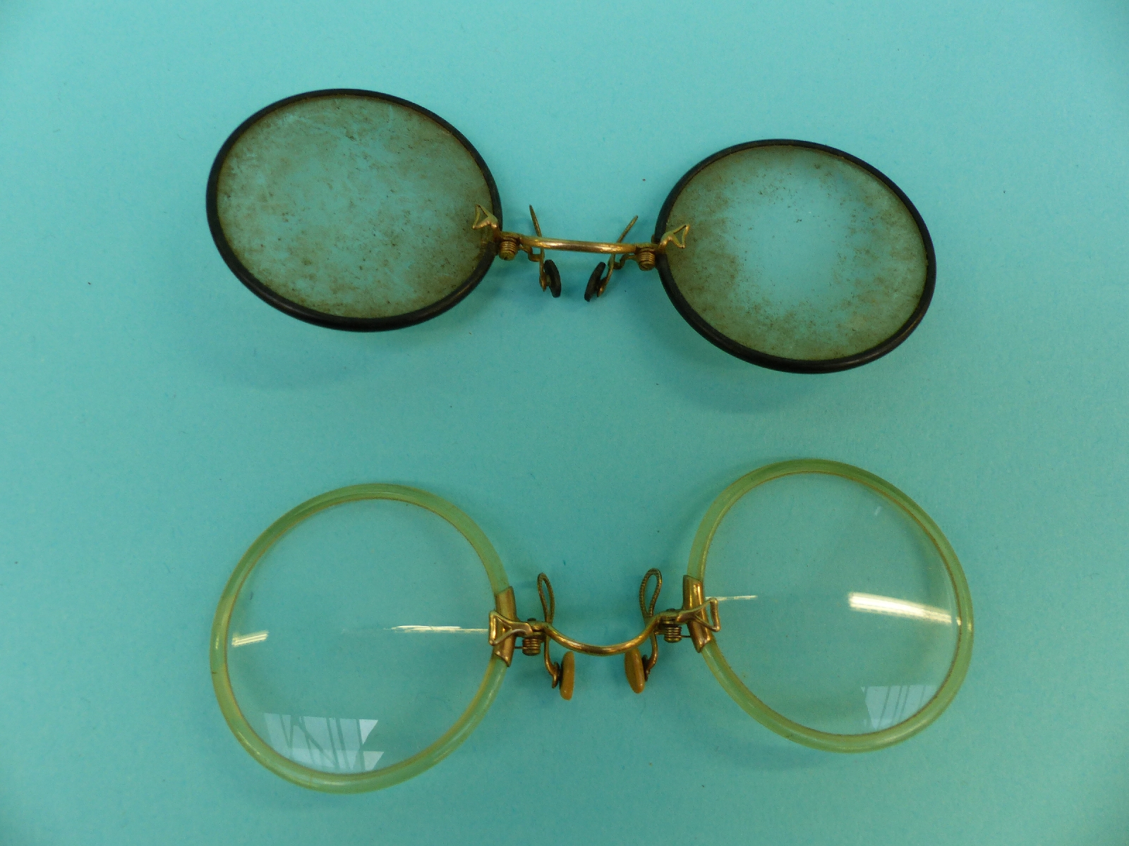 A collection of early spectacles/glasses including tortoiseshell ...