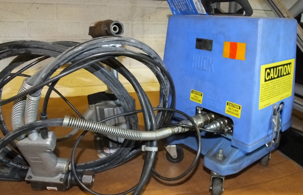 Huck Powerig model 942, 2 air tool attachments