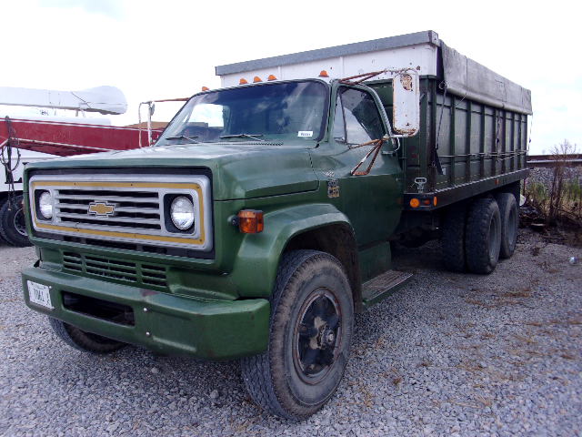 (Title) 1976 C65 Chevy 10 wheeler grain truck, 31,000 miles on ODO, 18' Midwest bed with roll tar