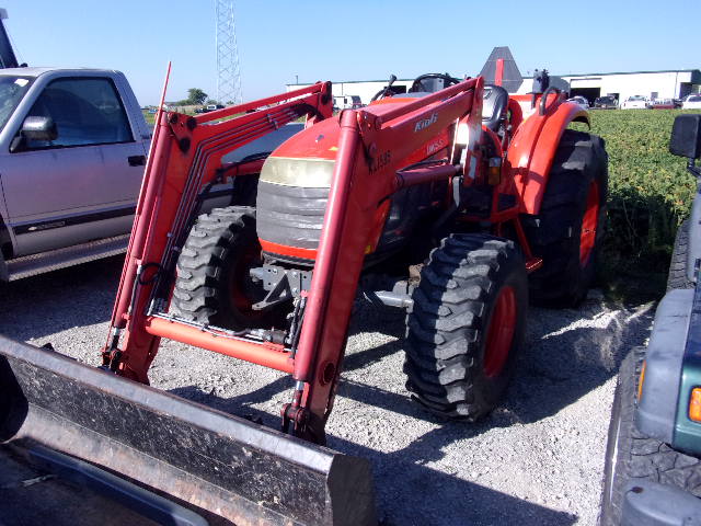 Kioti DK55 tractor w/ KL1595 loader, 4x4, shuttle shift, 55 hp, diesel