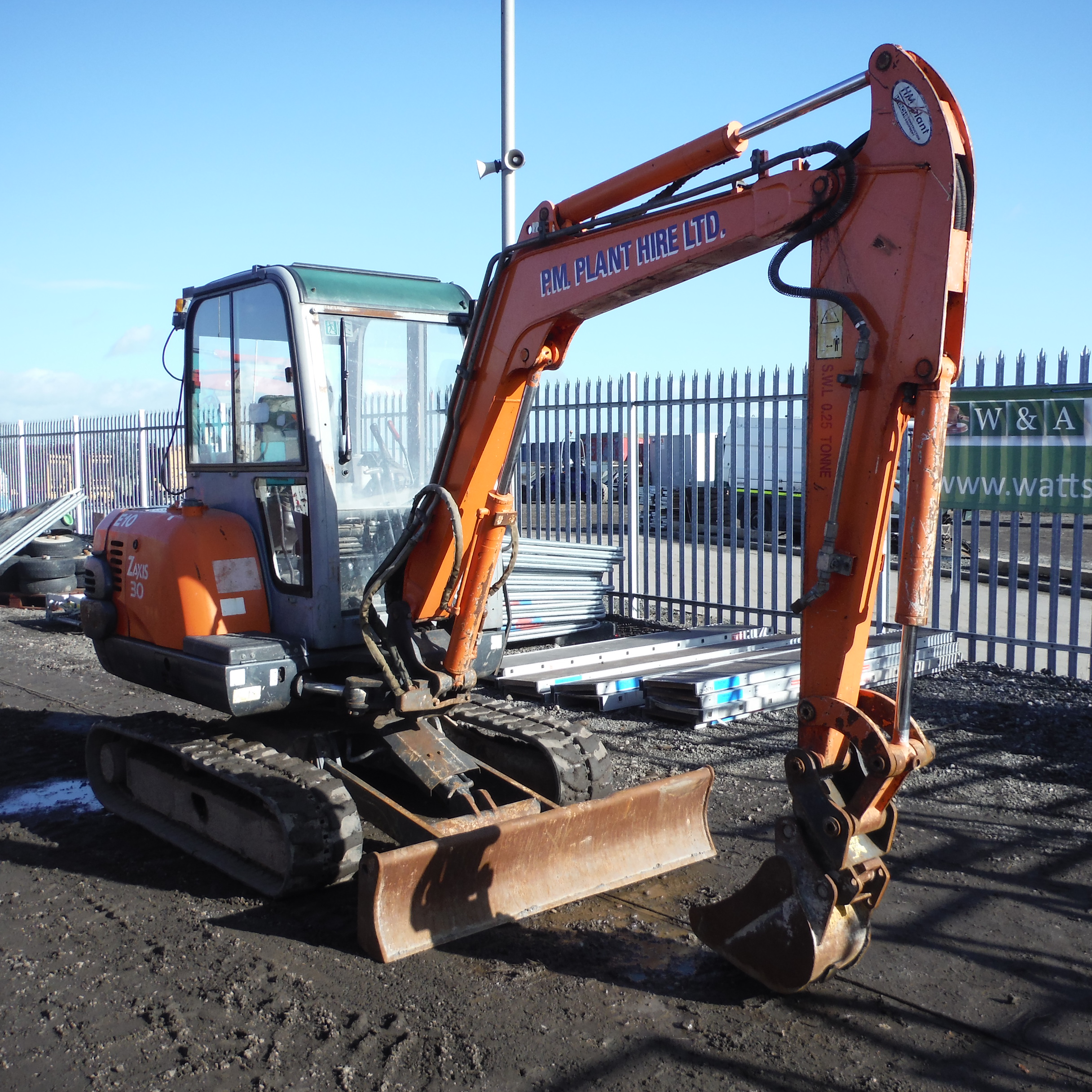 2005 HITACHI ZX30 3t rubber tracked excavator c/w Q/hitch, bucket ...