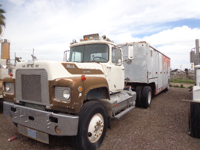 MACK RL700L SN. 785LLT6315 W/SHOP TRAILER