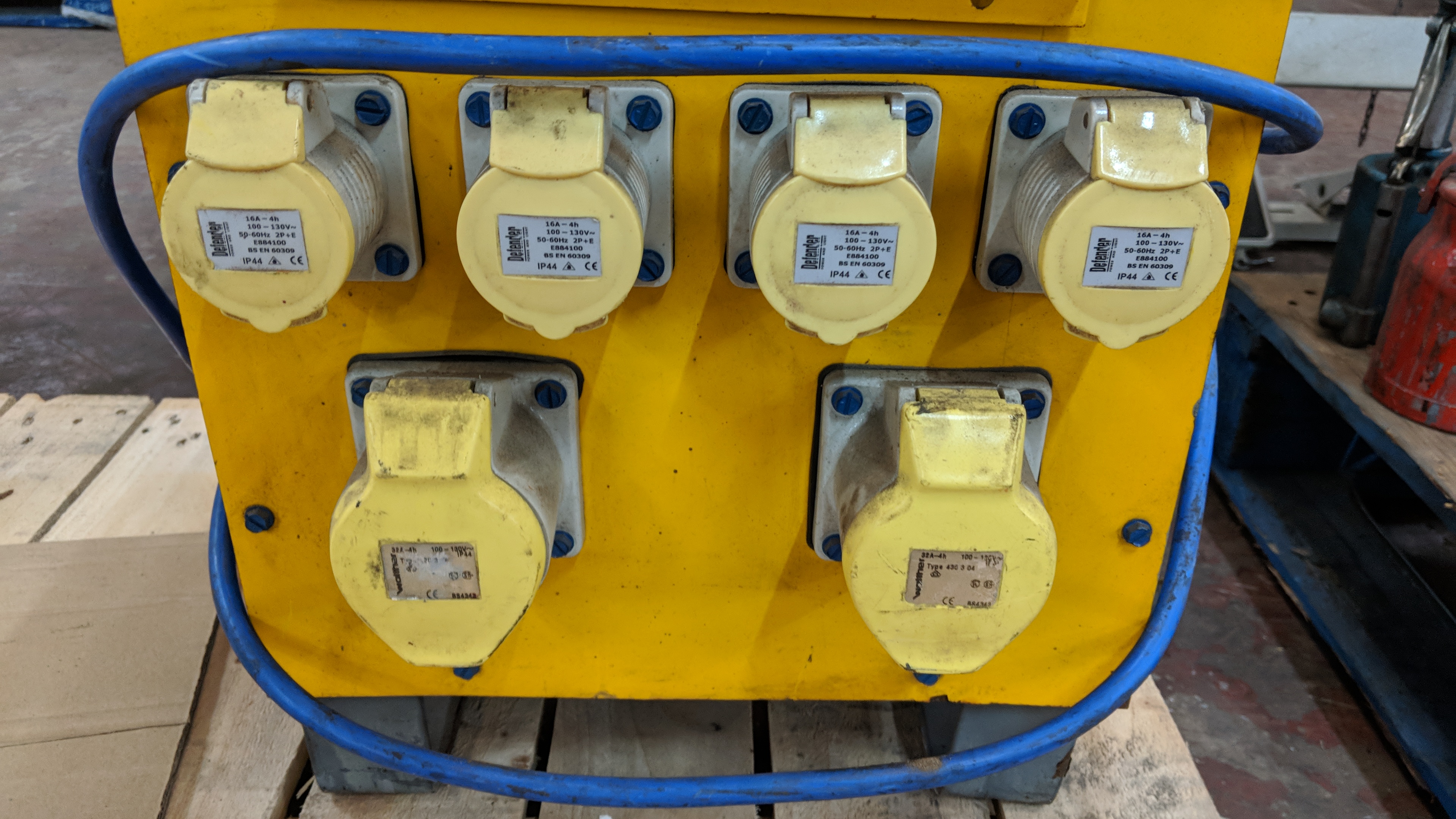 Large 6 socket transformer with 4 off 16a sockets & 2 off 32a sockets ...