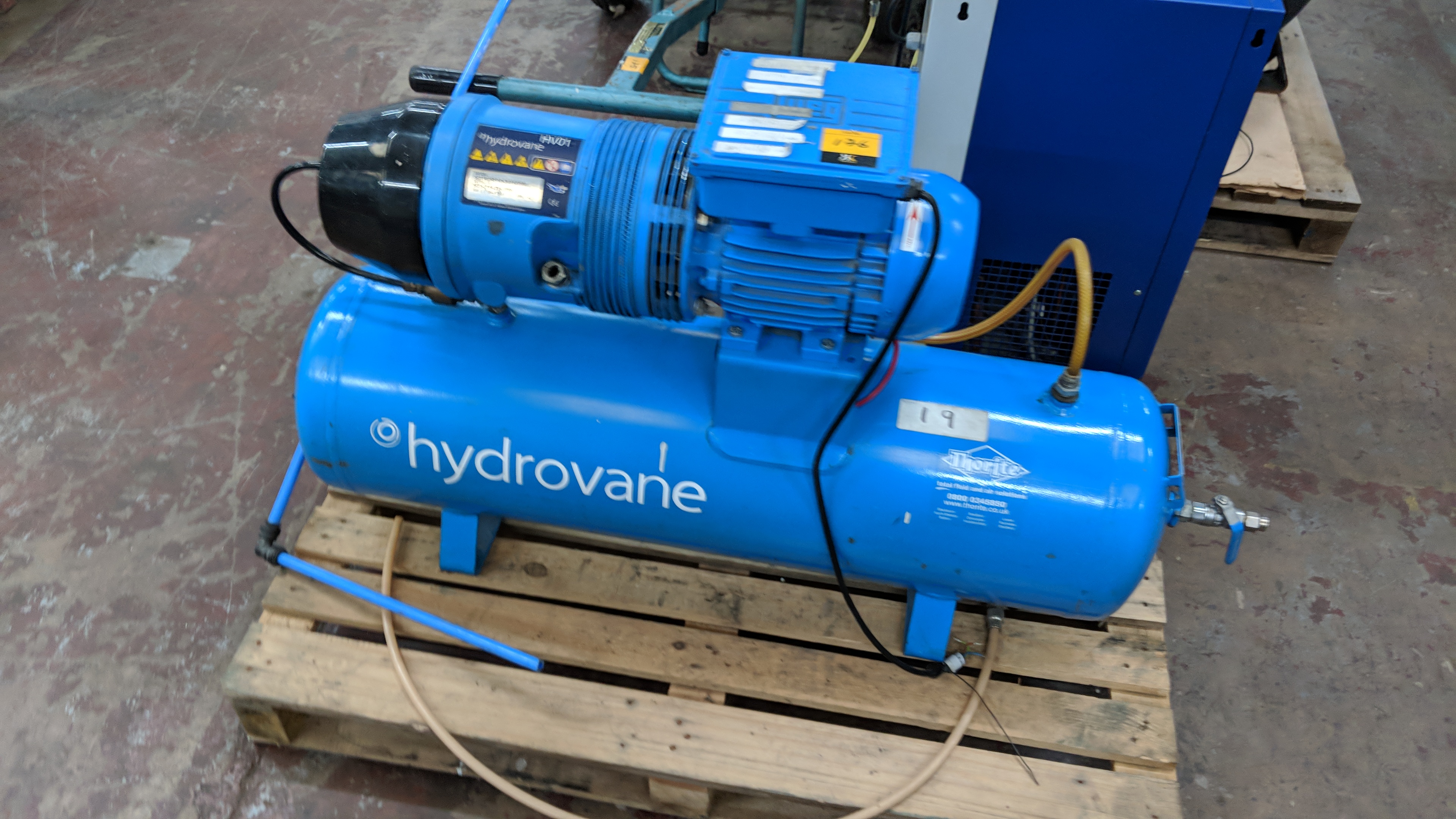 Hydrovane HV01 model 501PURS10-2415D300 all-in-one compressor system ...