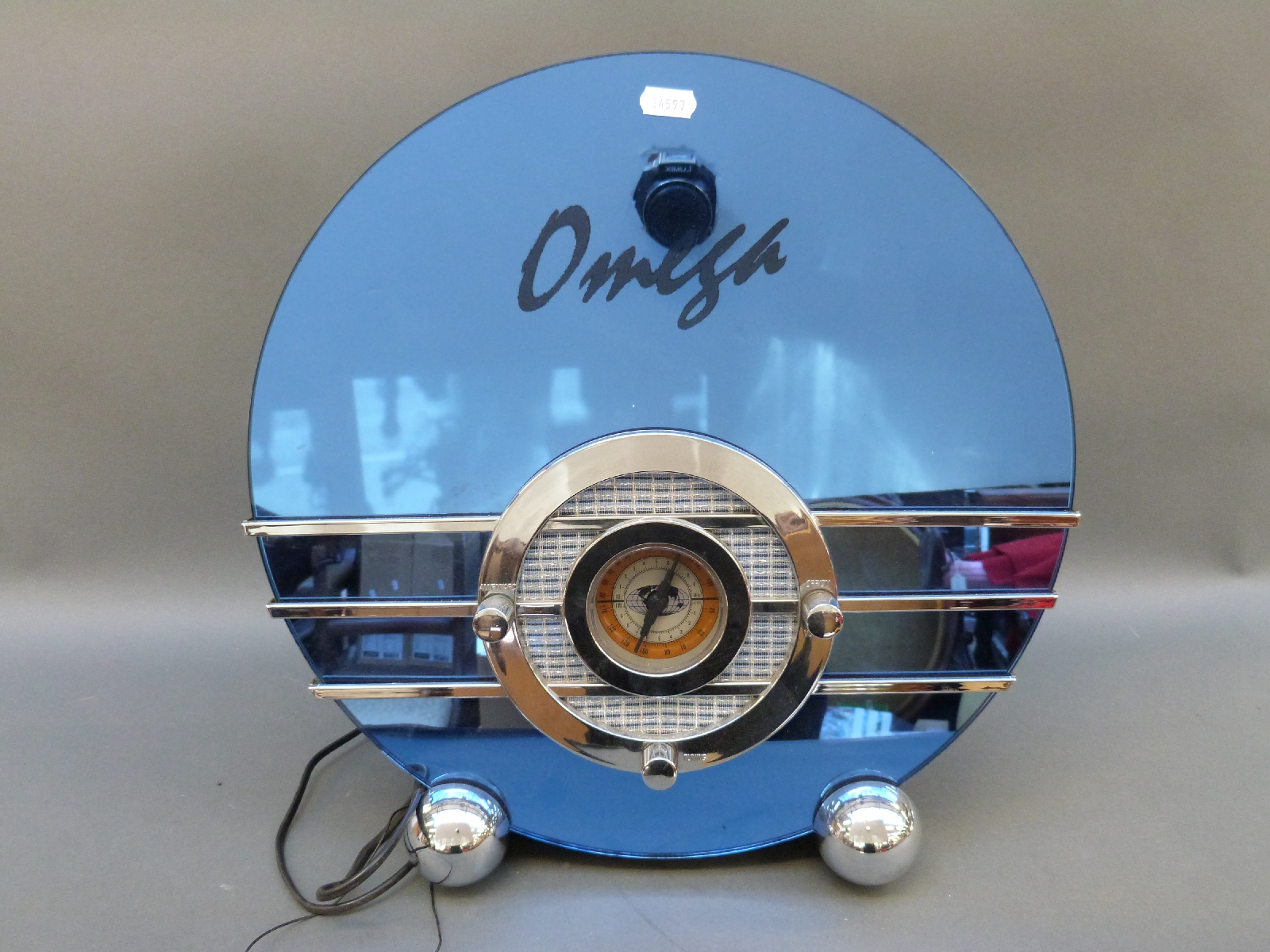 An Omega retro design radio