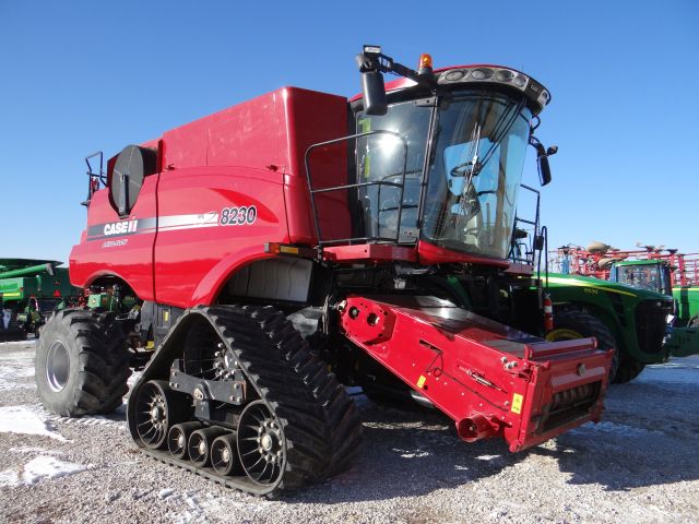 Case IH 8230 Combine, 2014 #155407, Combine, Tracks, 4WD, Hid Lights ...