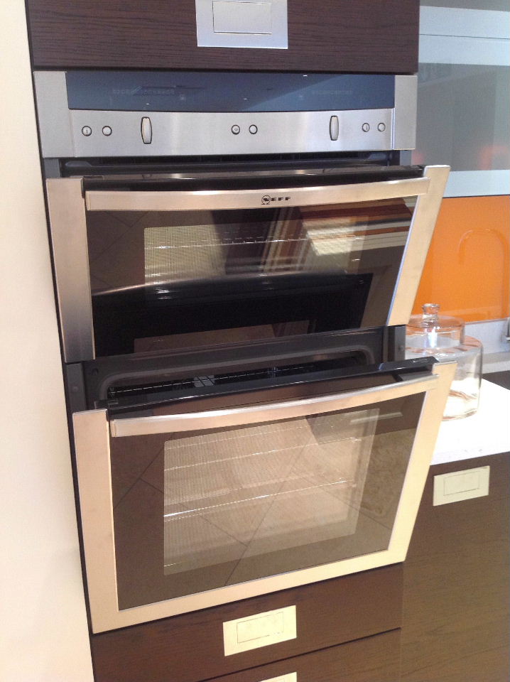 A Neff HBB-DP83-7 Built In Electric Oven and Grill (ex display).