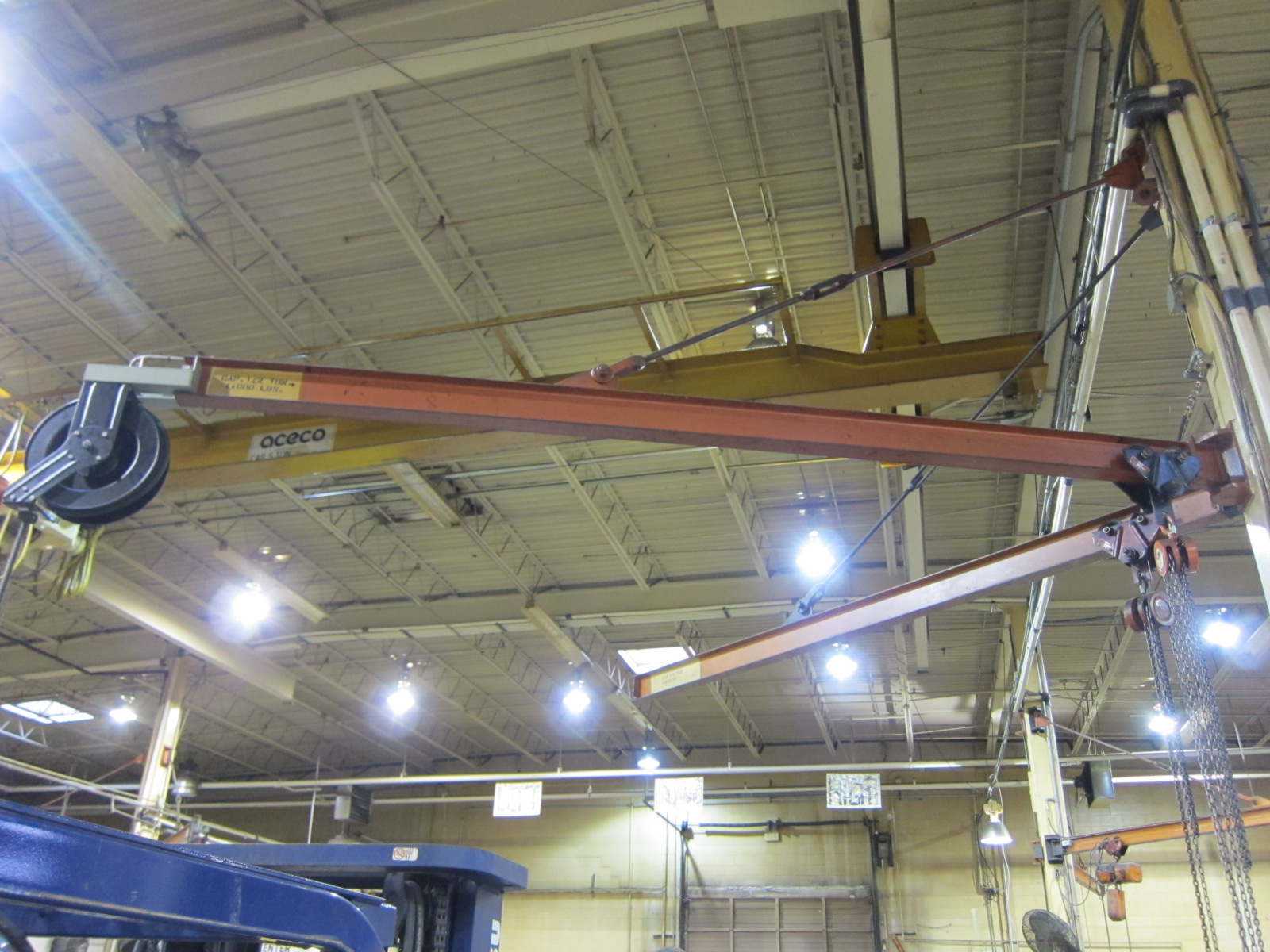 1/2-TON CAPACITY POLE MOUNTED JIB CRANE, WITH 1/2-TON CHAIN HOIST