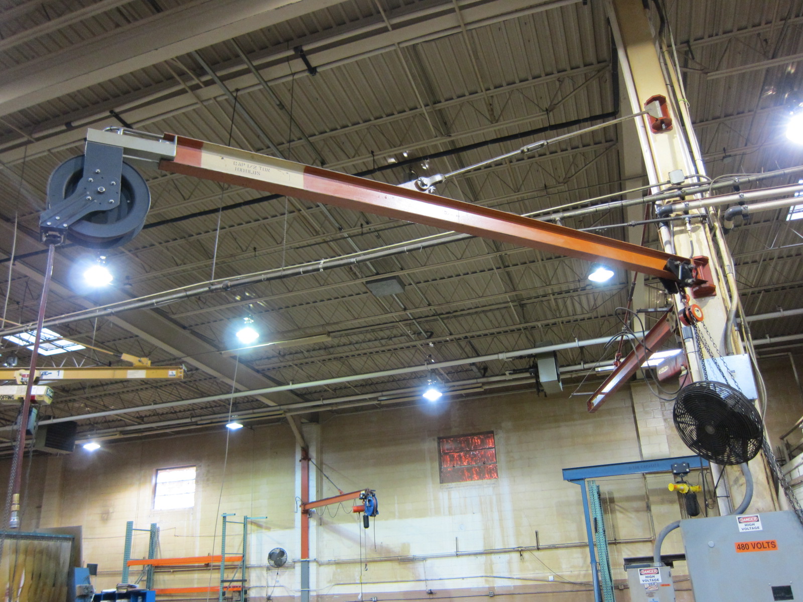 1/2-TON CAPACITY POLE MOUNTED JIB CRANE, WITH 1/2-TON CHAIN HOIST