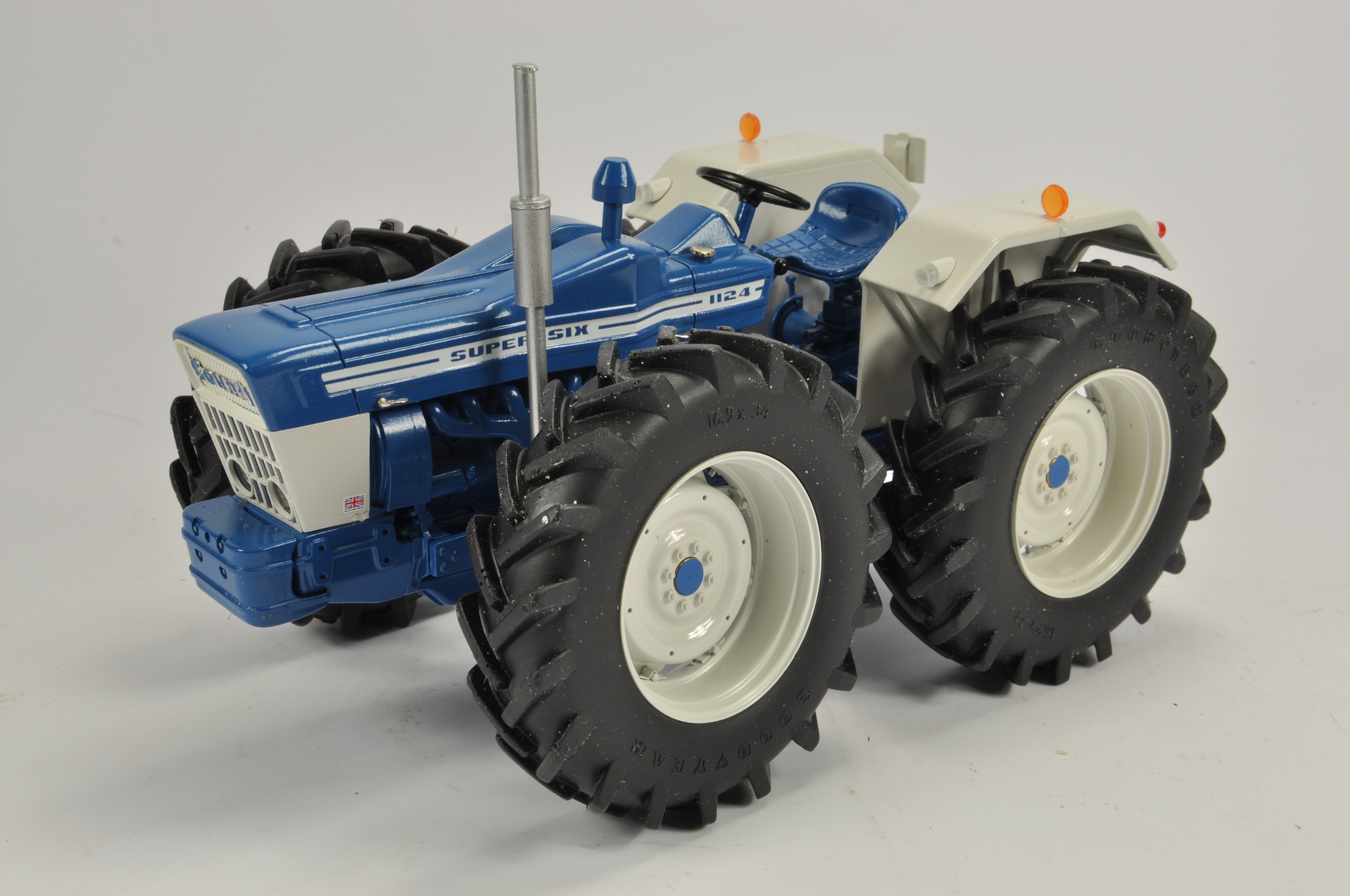 DBP Models 1/16 Scale County 1124 Super 6 Tractor. Force. This sought ...