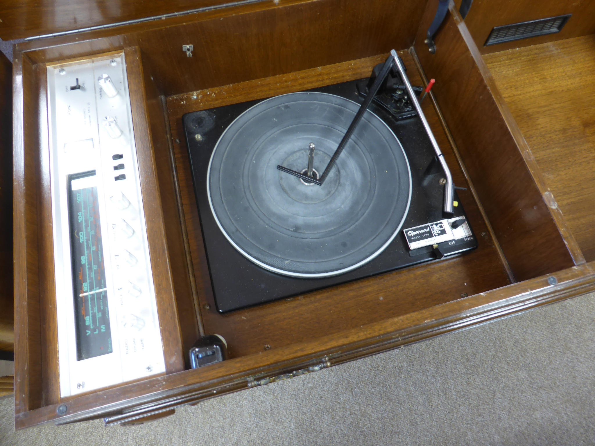DYNATRON RADIOGRAM WITH GARRARD MODEL 3500 DECK