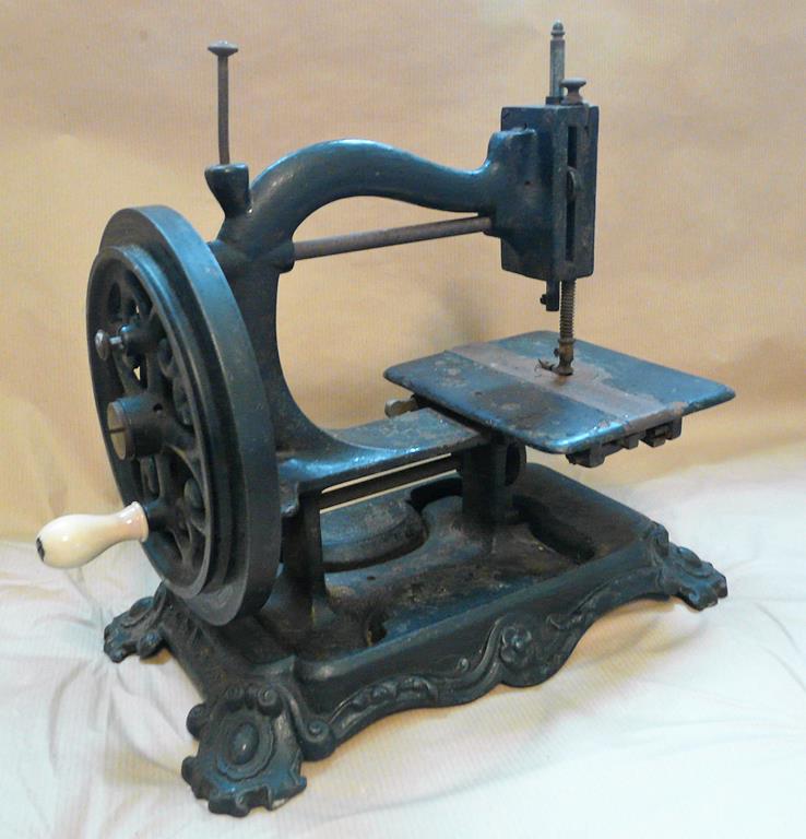 ANTIQUE 'WANZER A' SEWING MACHINE, CAST IRON, PRODUCED FROM 1874