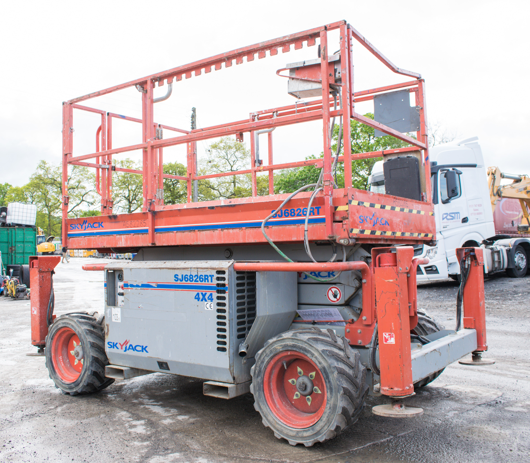 Skyjack SJ6826 26 ft diesel driven 4 wheel drive scissor lift access ...