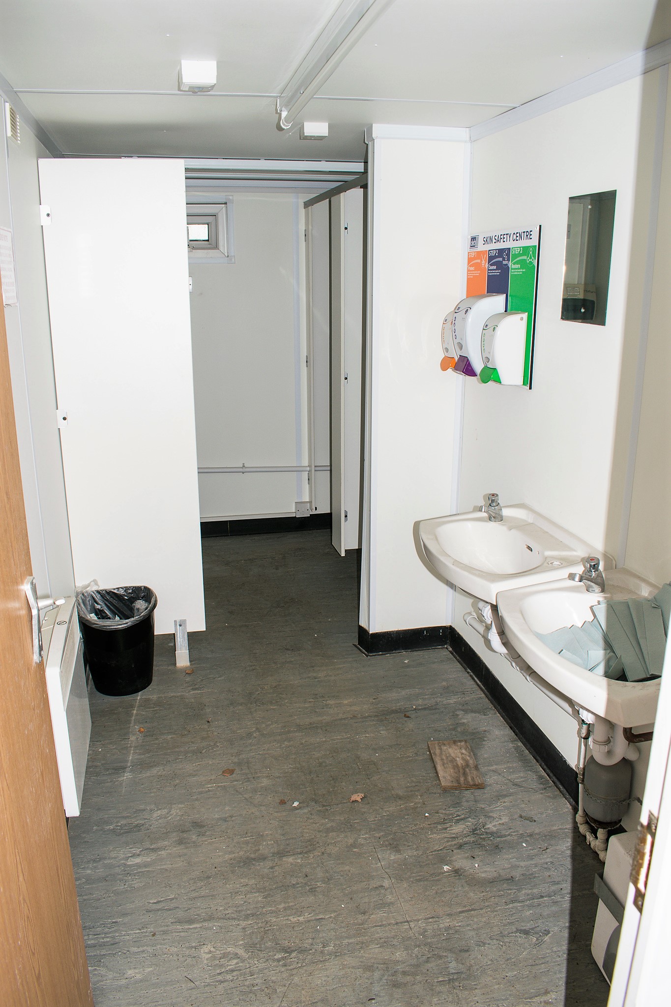 32 ft x 10 ft steel anti vandal toilet/changing room site unit ...