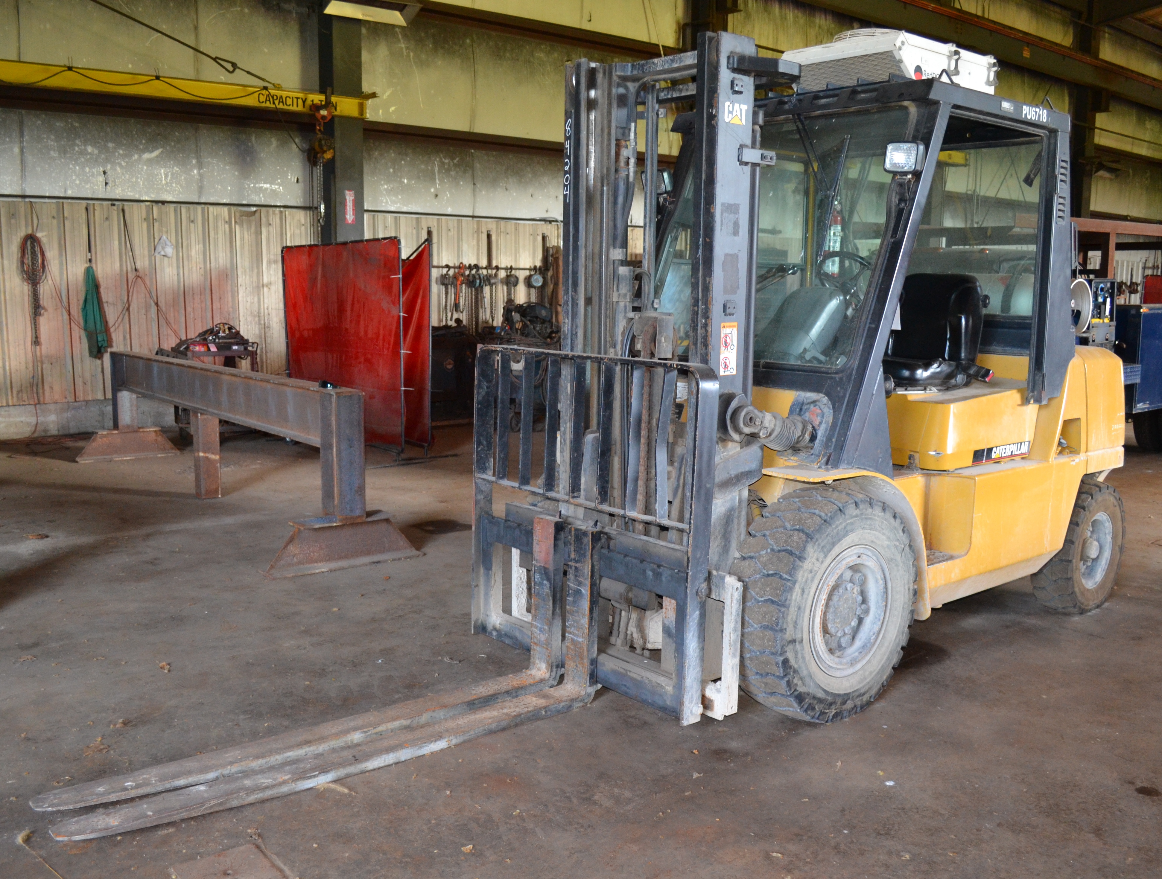 Cat Model GP40K-LP Forklift, Side Shift, 2-Stage Mast, 131" Mast, 9,000 ...