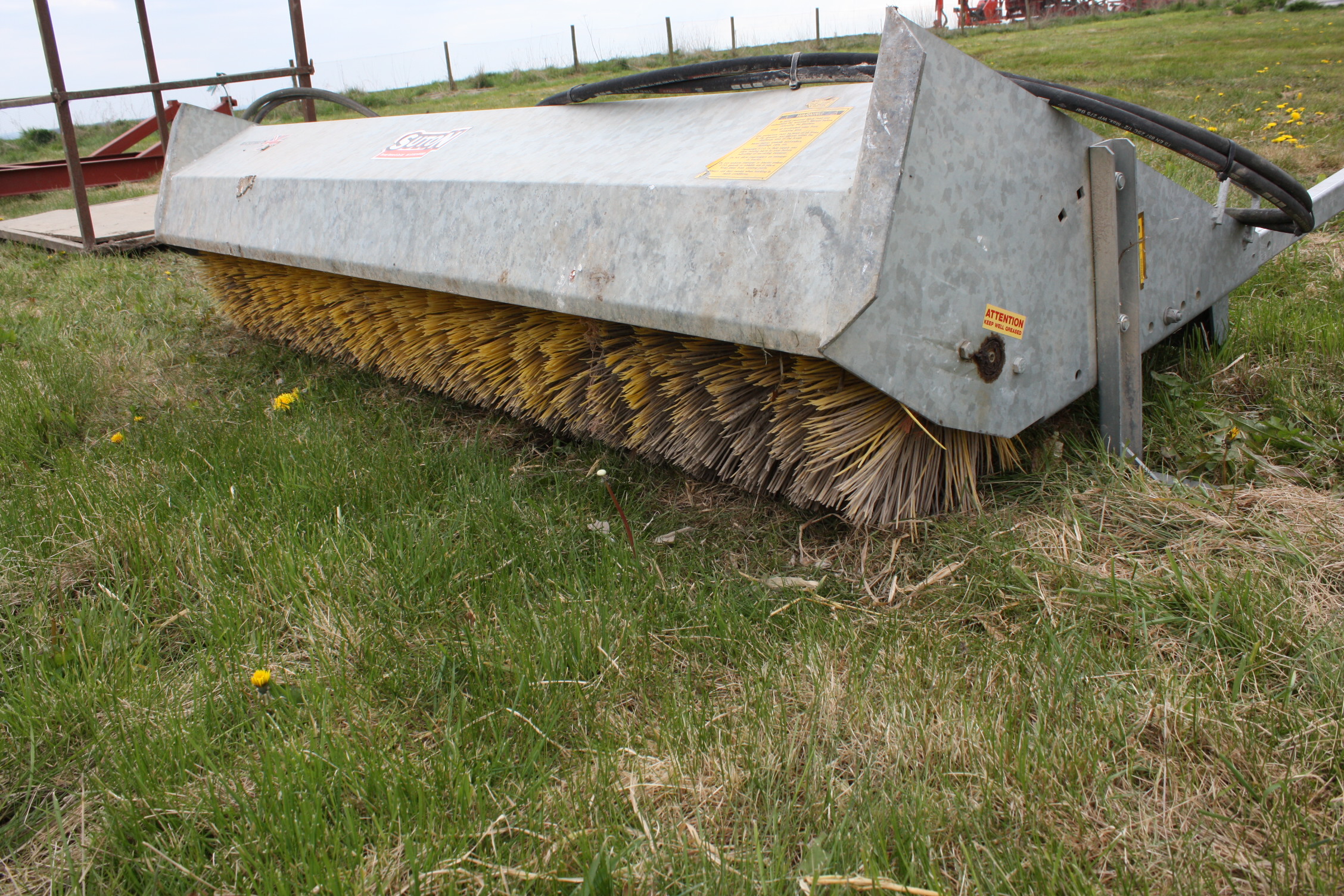 Sutton Brush to fit Grain Bucket