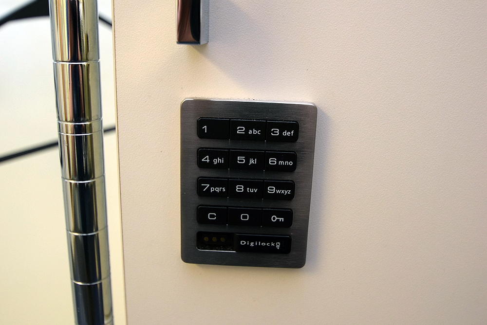 Digilock 10 Cabinet Locker Assembly w/Digital Lock System & 2 Chrome ...