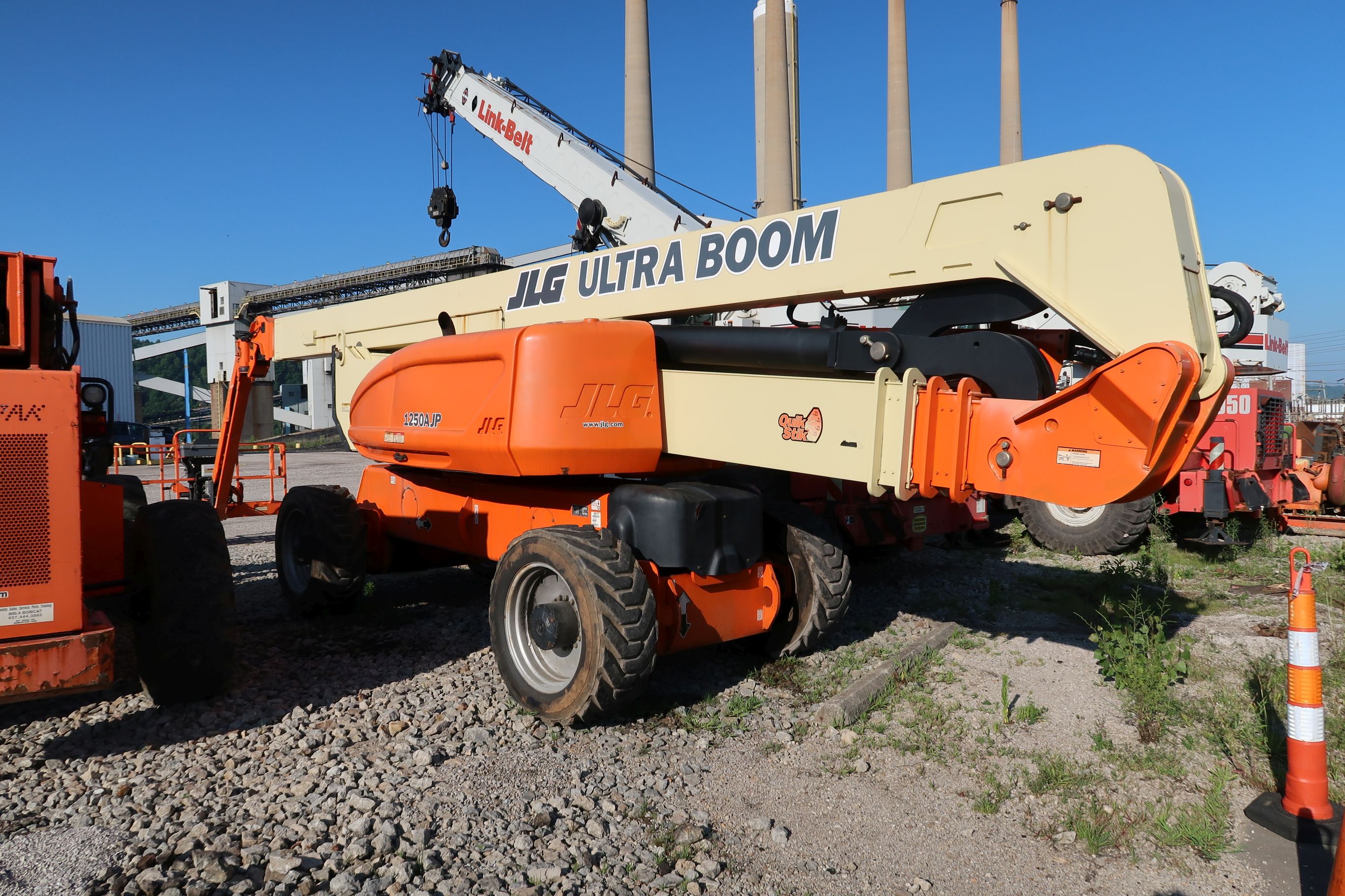 125' JLG MODEL 1250A BOOM MANLIFT; S/N 0300096027, 63" HORIZONTAL REACH ...