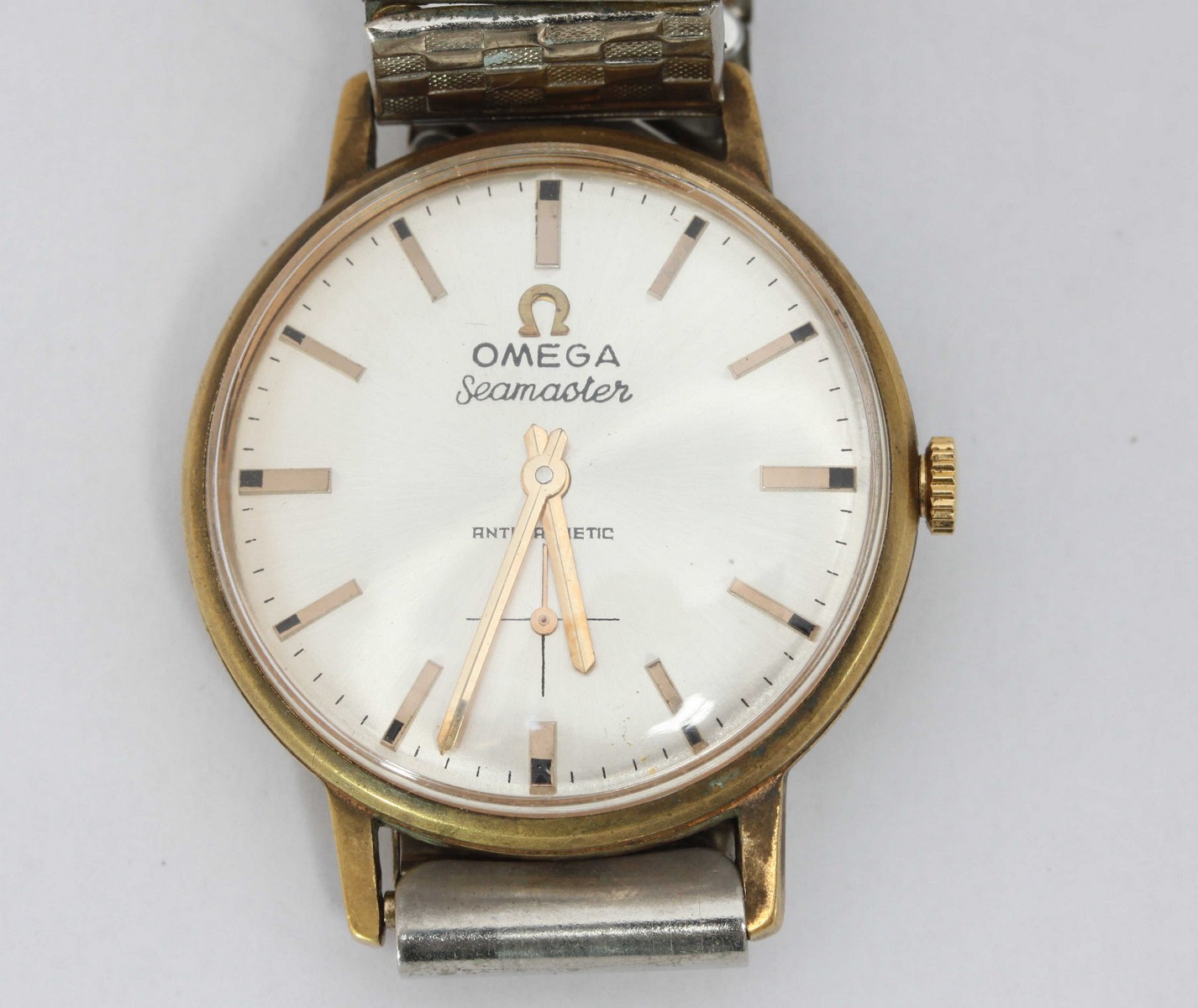 A gents Omega 'Seamaster' wristwatch, with antimagnetic 17-jewel ...