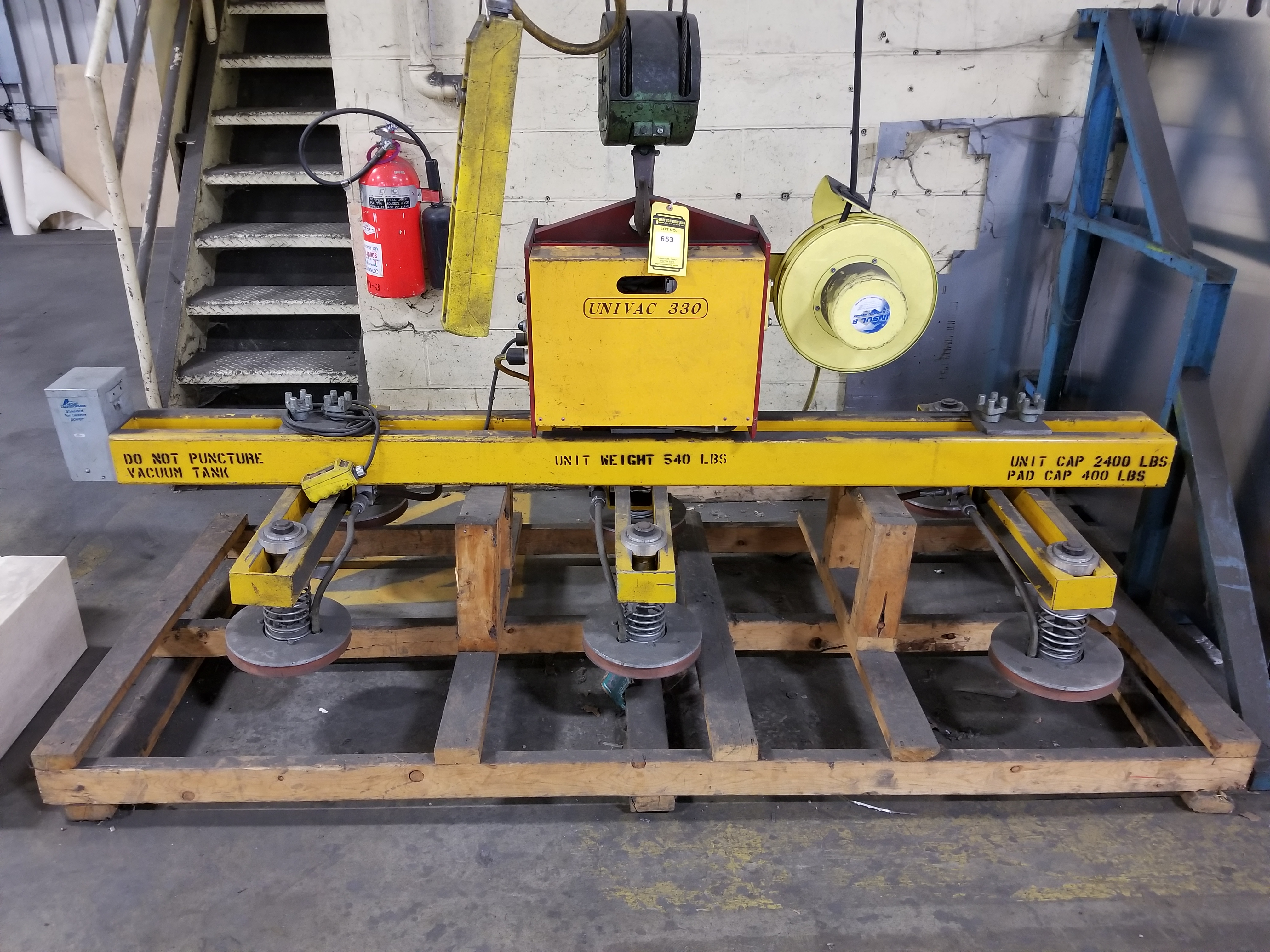 UNIVAC 330 VACUUM SHEET LIFTER D-32044-1; 2,400 LB. CAPACITY, S/N C-32044