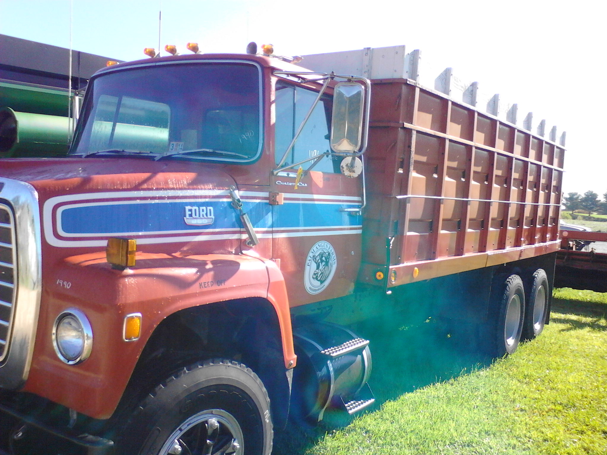 Ford F880 tandom grain truck