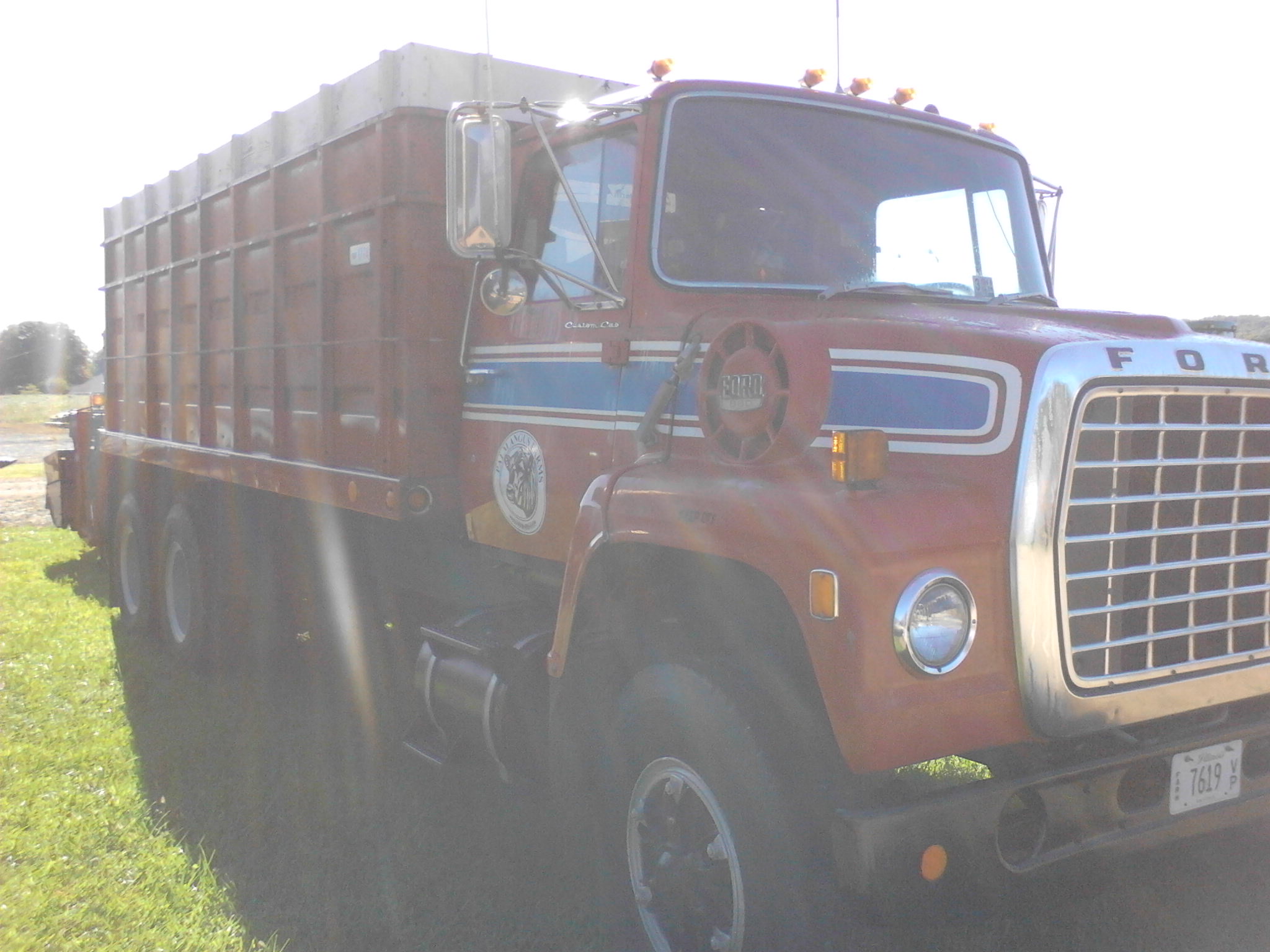 Ford F880 tandom grain truck