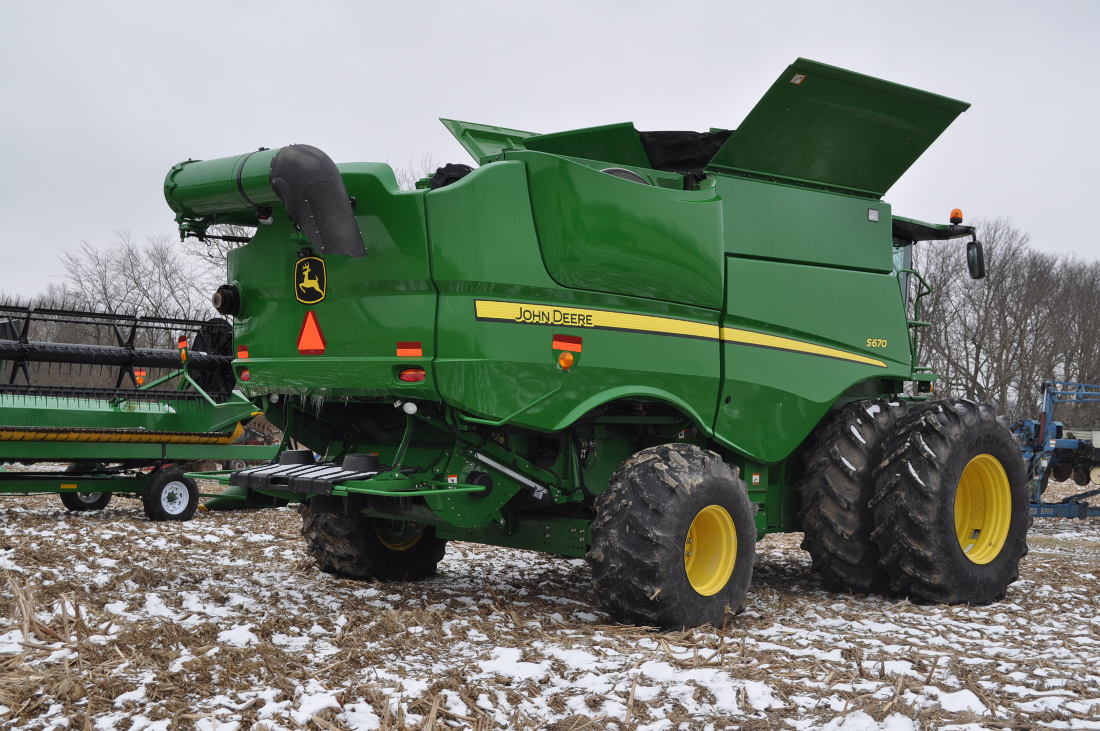 John Deere S670 combine, PRWA, 650/85 R38 duals, 28L26 rear, Contour ...