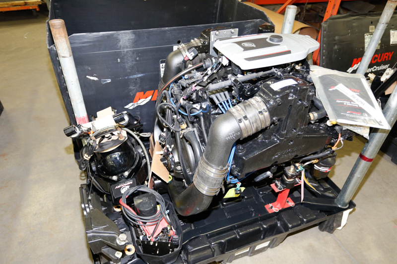 NEW - MERCRUISER INBOARD ENGINE 350 MAG MPI NON ECT, S/N: 1A658604 ...