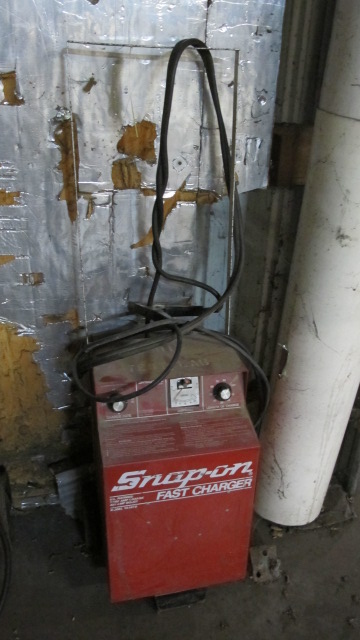 SNAP ON FAST CHARGER; M#YA167B
