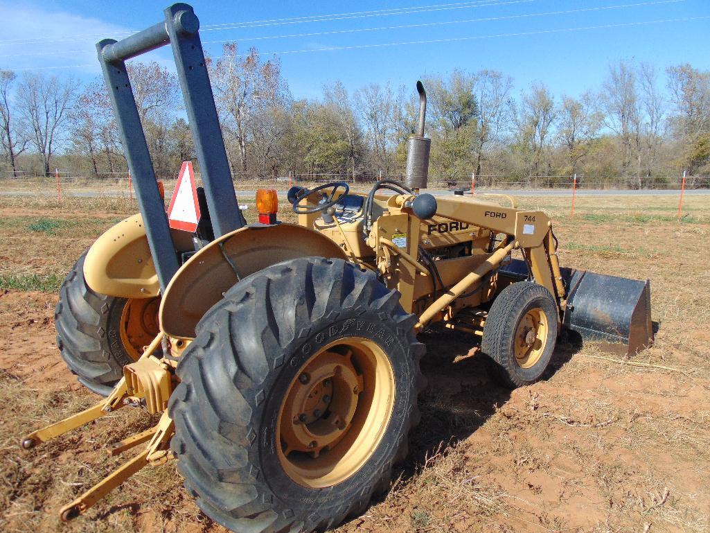 Ford 250C Farm Tractor w/ ford 744 Frontend Loader, s/n bd96853, 3pt, pto,