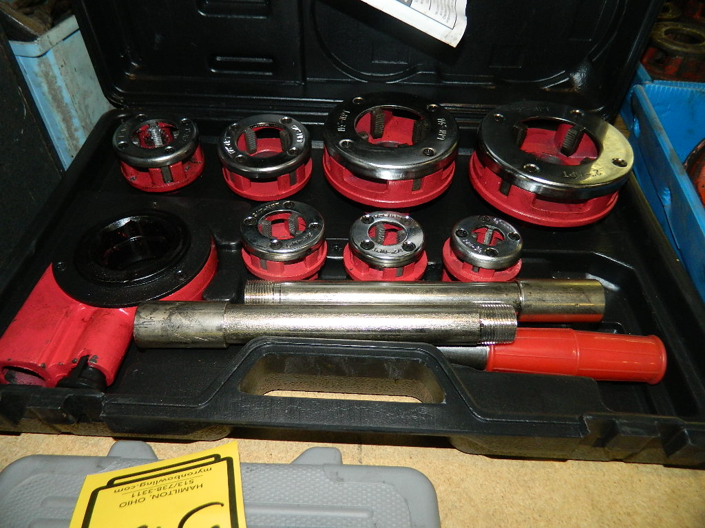 CENTRAL MACHINERY RATCHETING PIPE THREADER SET 3/8'` - TO 2'`