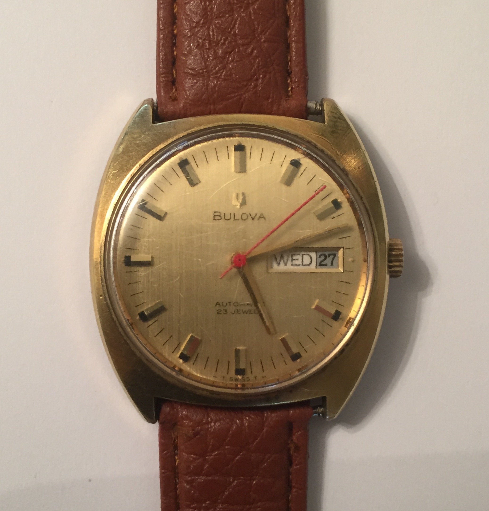 BULOVA, A VINTAGE GENTS AUTOMATIC WRISTWATCH The dial with faceted ...