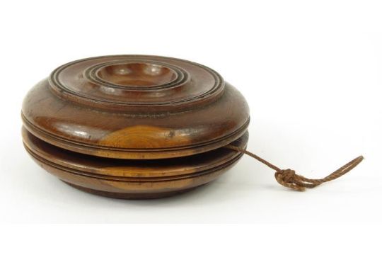 Victorian hardwood yo-yo, 9cm diameter : For Condition Reports please ...
