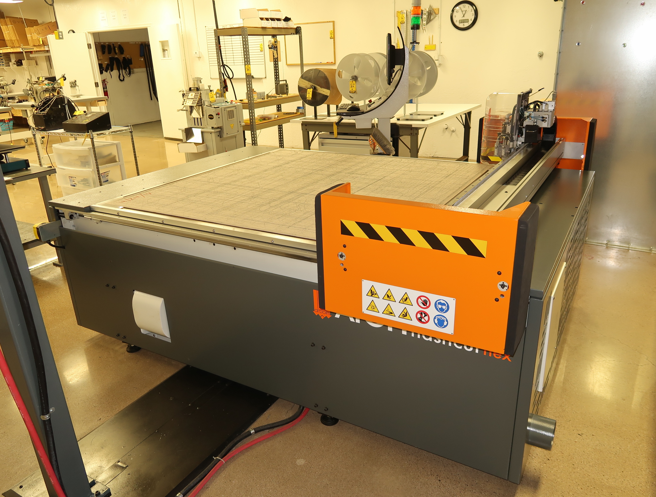 2016 ATOM 1515-S FLASHCUT FLEX S CNC CUTTING TABLE, VACUUM TABLE, BENQ ...